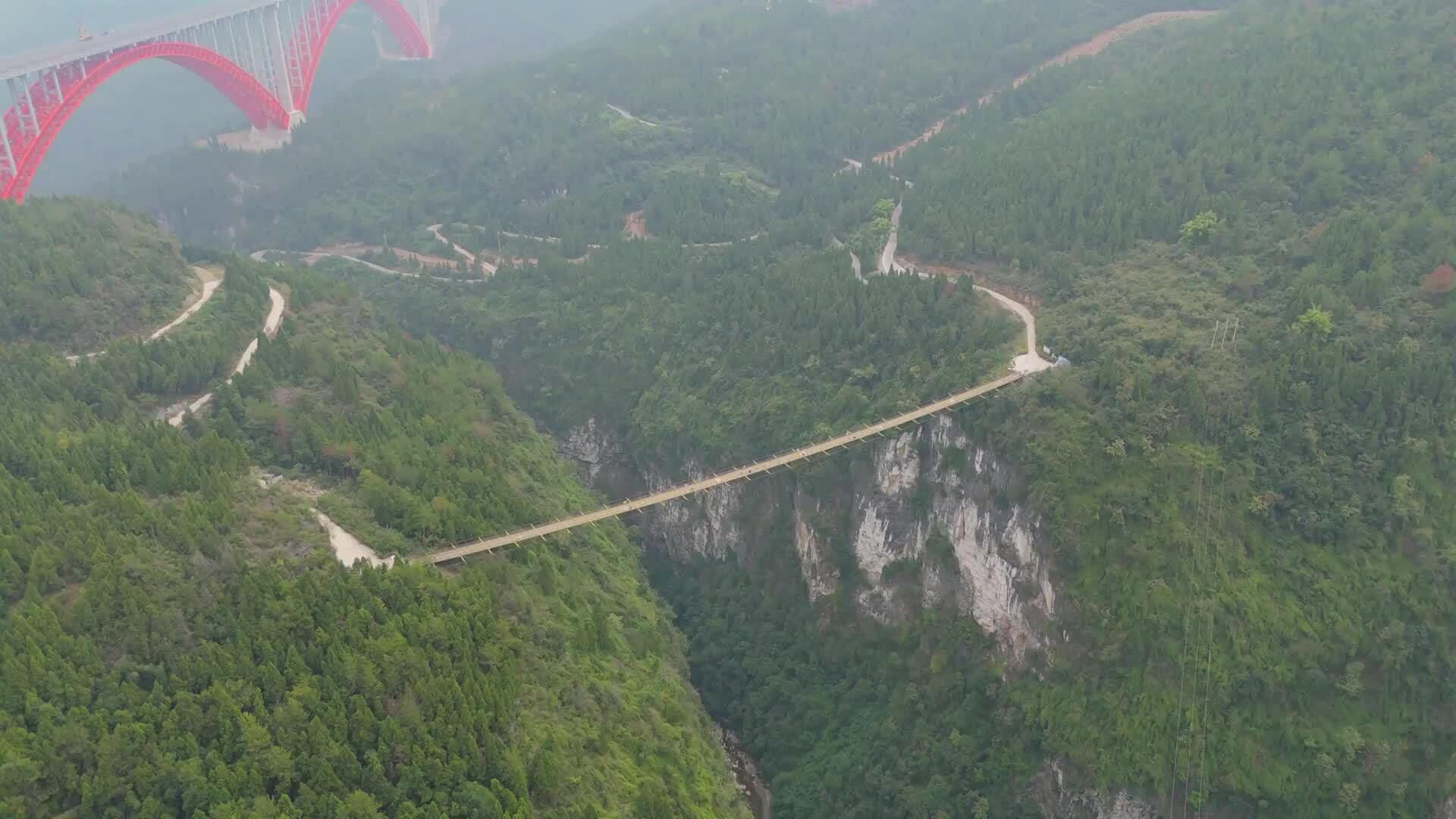 Only for the brave! 'World's scariest' suspension bridge over China's ...