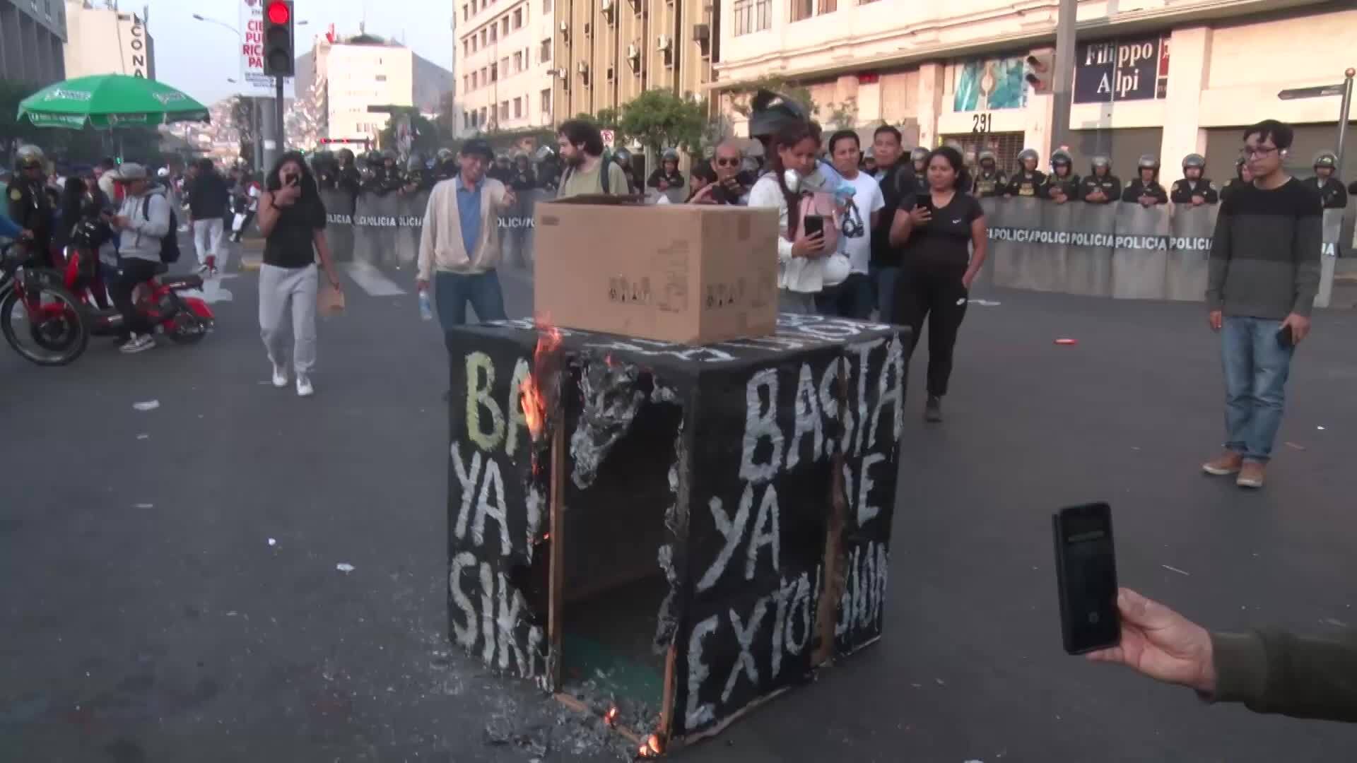 'Peruvian lives are worthless' - Thousands hold nationwide strike ...