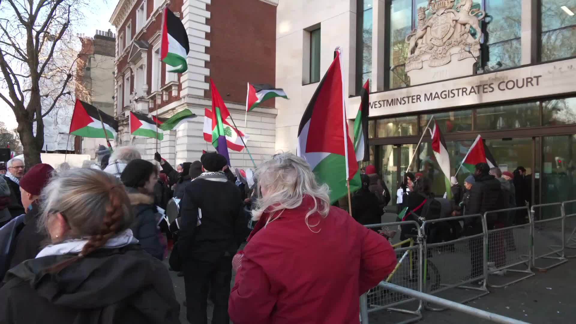 'I've yet to see Keir Starmer and David Lammy arrested' - Hundreds ...