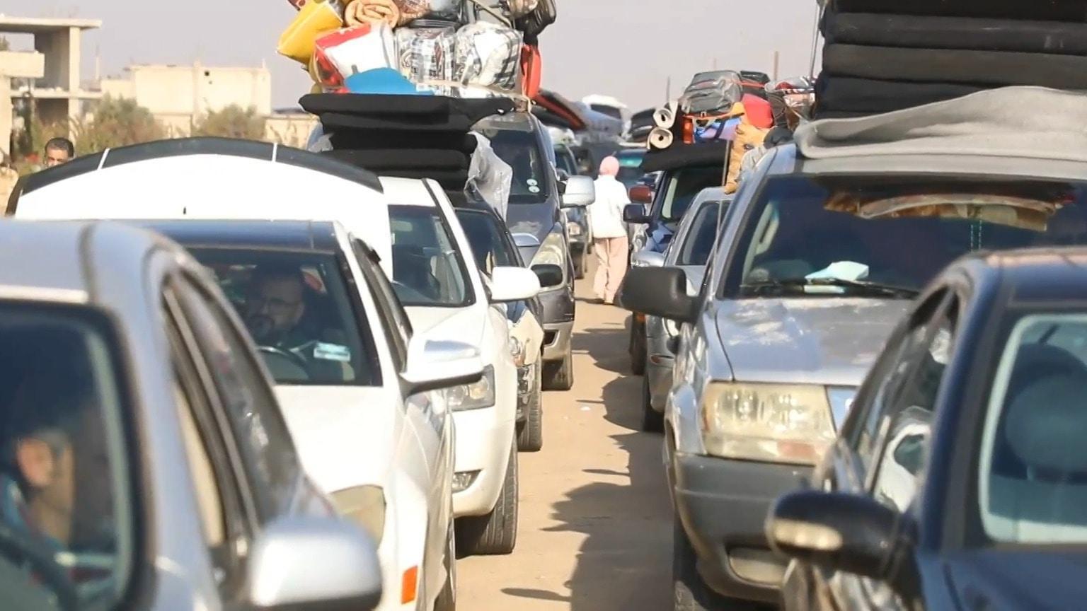 Huge queues of cars at Lebanon-Syria border crossing after ceasefire ...