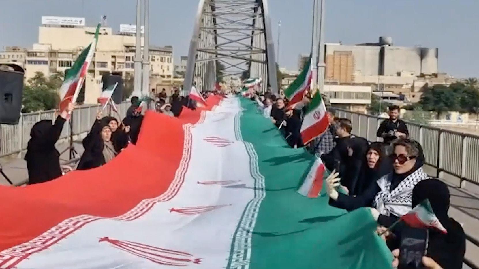 Bridges of defiance! - Iranians form human chains in protest against ...