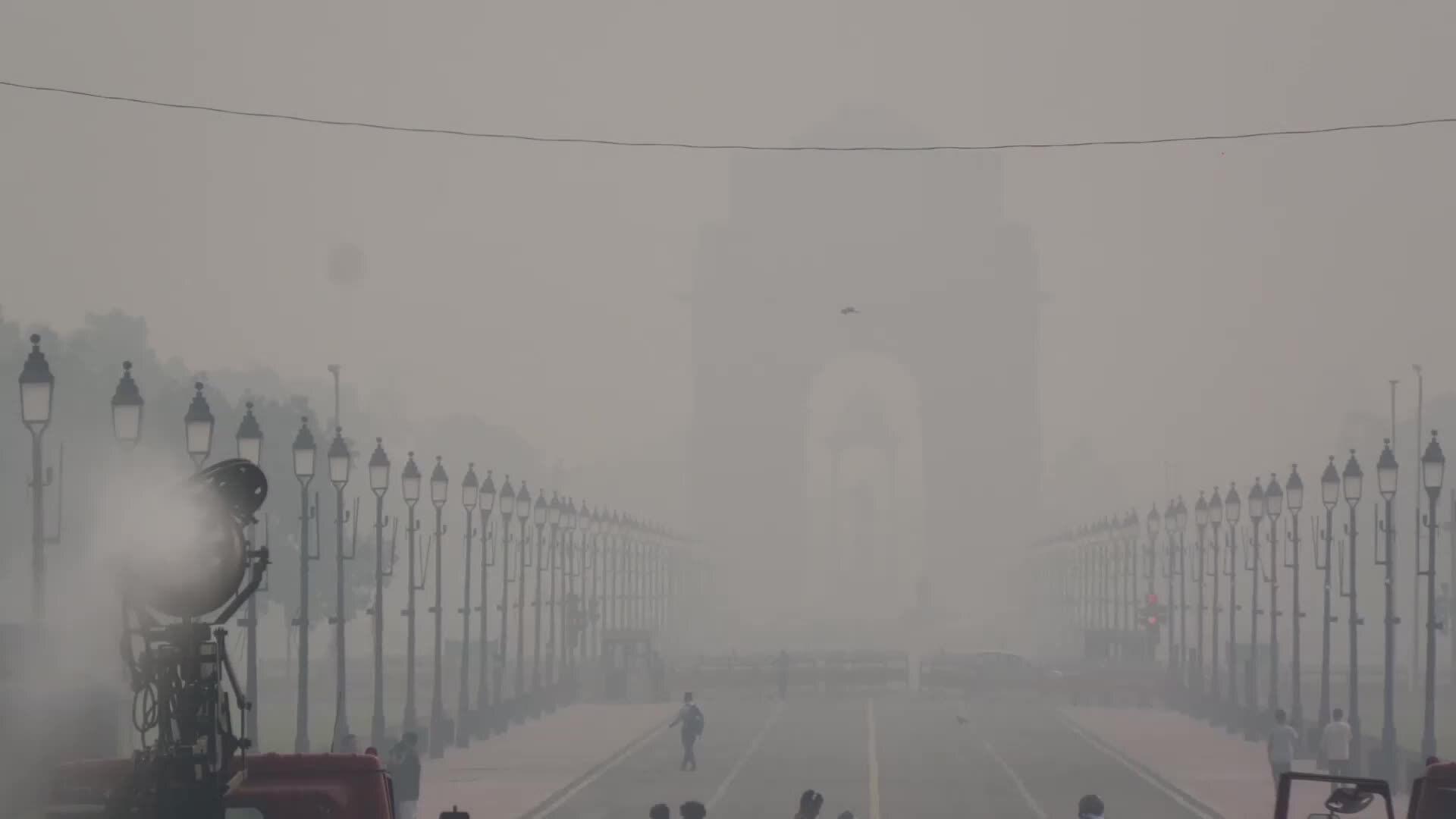 Smoke and celebrations - Heavy smog blankets New Delhi after Diwali ...