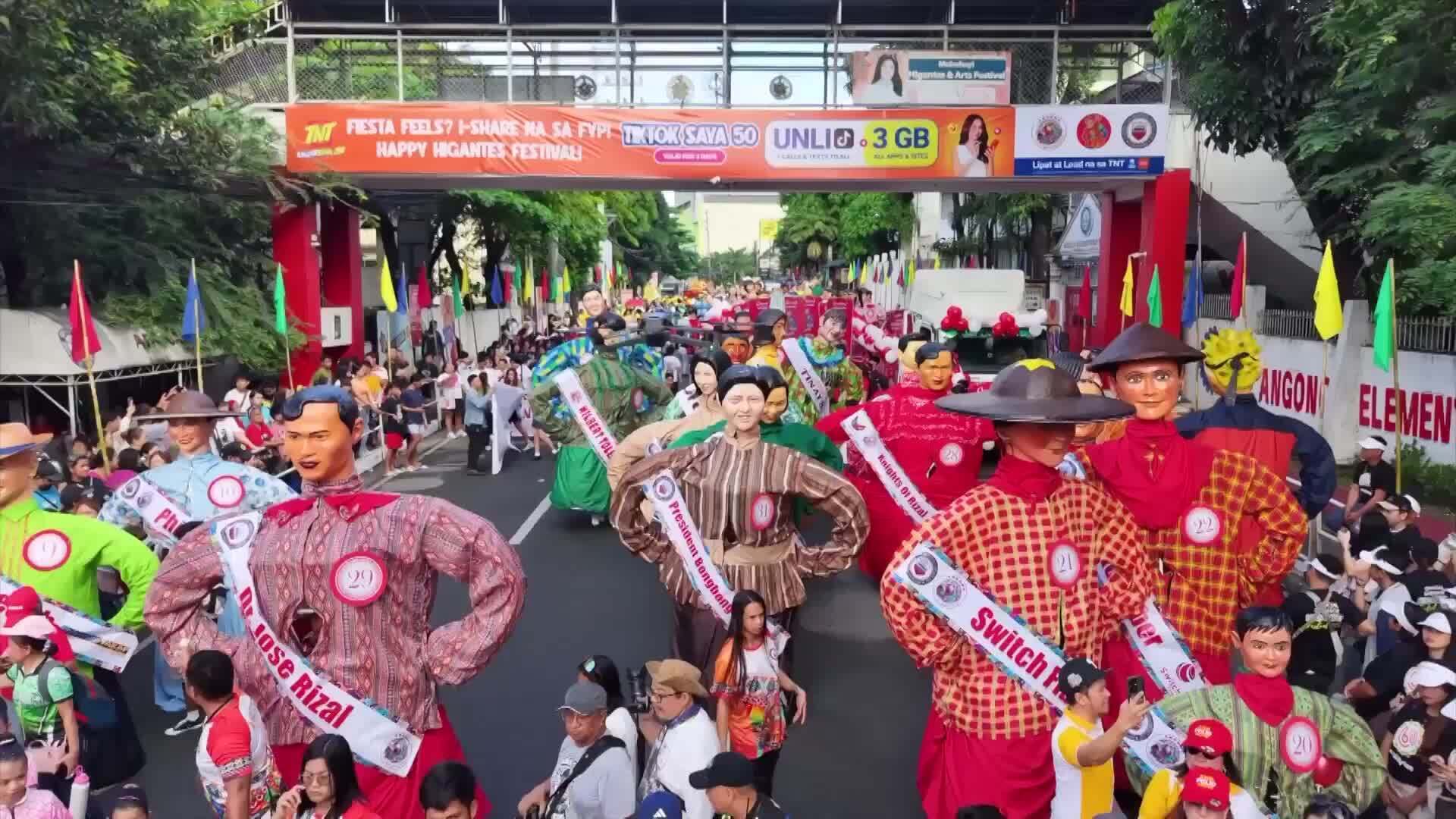 Papier mache giants! - Huge puppets march through Art Capital of ...