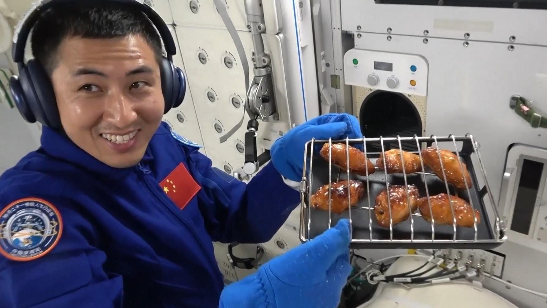 Meteor-ic flavours! - Chinese astronauts aboard TSS enjoy cosmic cook ...