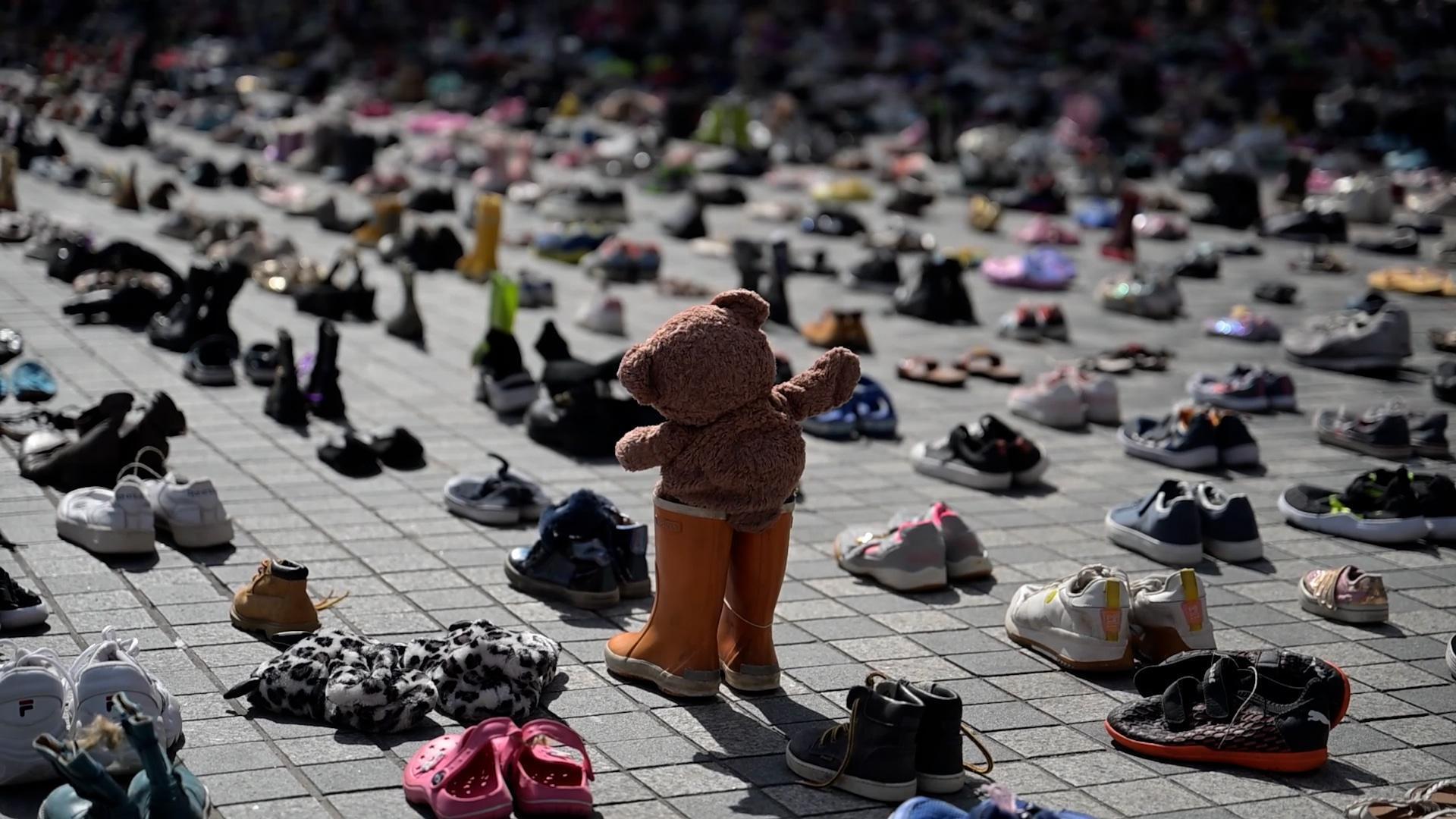 18,000 shoes laid out in Utrecht in tribute to children and journalists ...