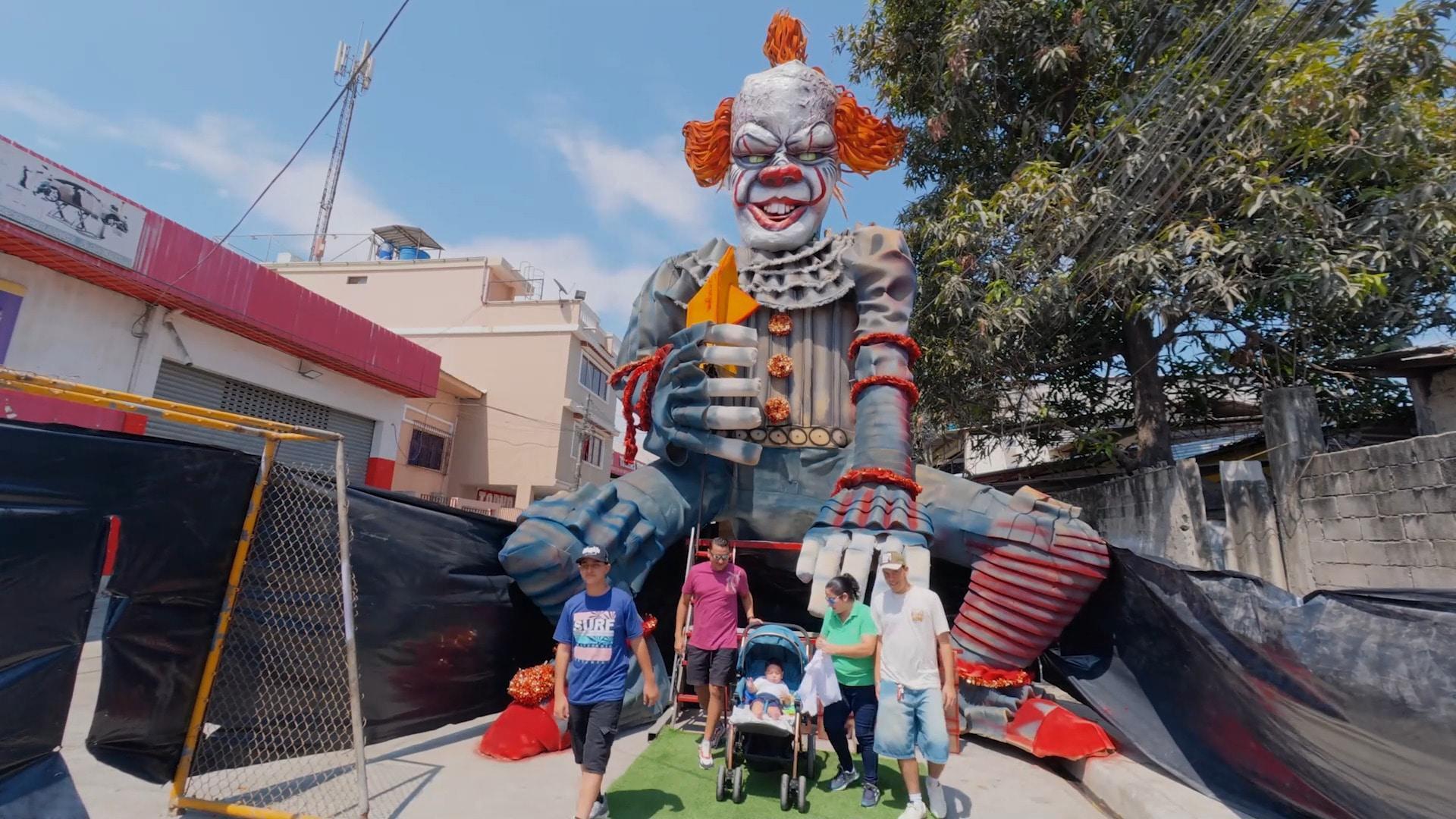 Walking with giants - Oversize effigies from El Chavo, Dragon Ball Z ...