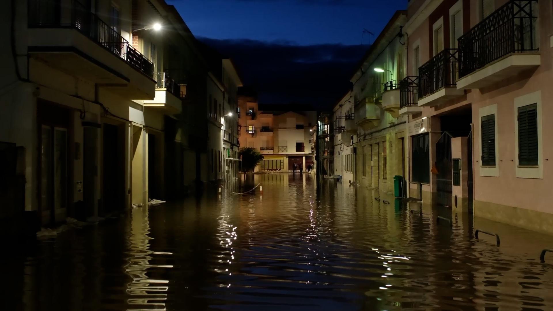 Calm before the storm - Rescue workers continue clearing Alcacer do Sal ...