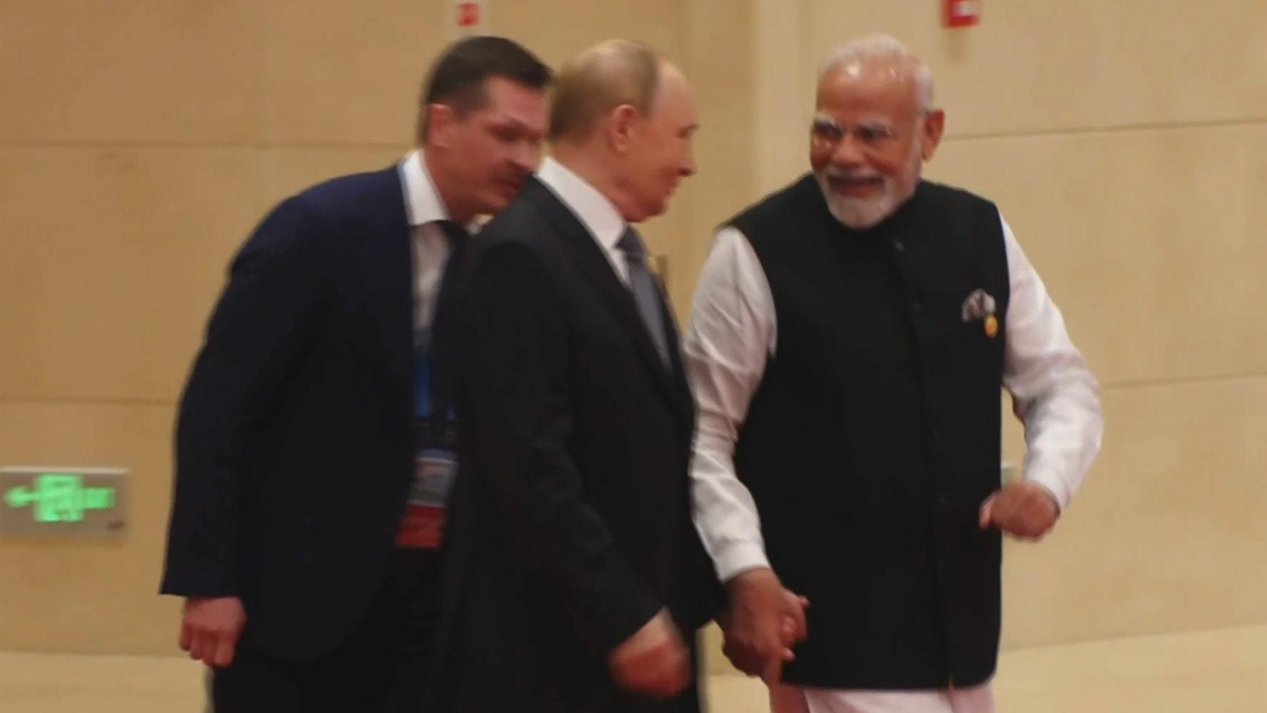 Hand in hand - Modi visibly thrilled as Indian PM, Putin greet Xi ...