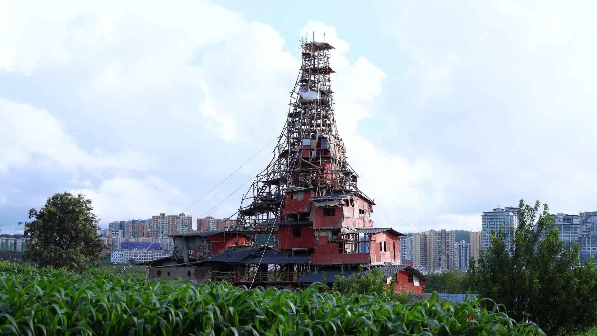 Chen's Moving Castle - Chinese farmer builds 10-storey tower defying ...