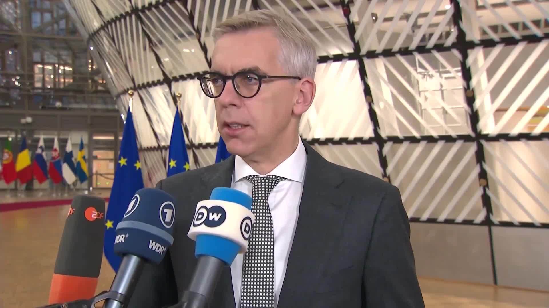 EU solidarity on the brink - Luxembourg blasts 'fourth tier' migration ...