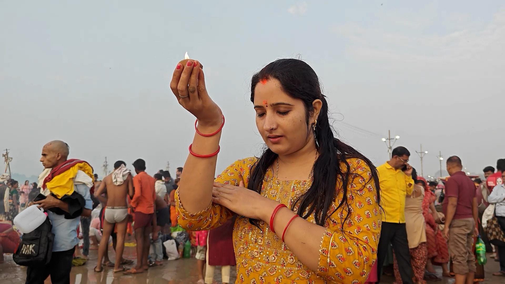 Purity plunge - Thousands gather at Ganges in holy celebration for Dev ...