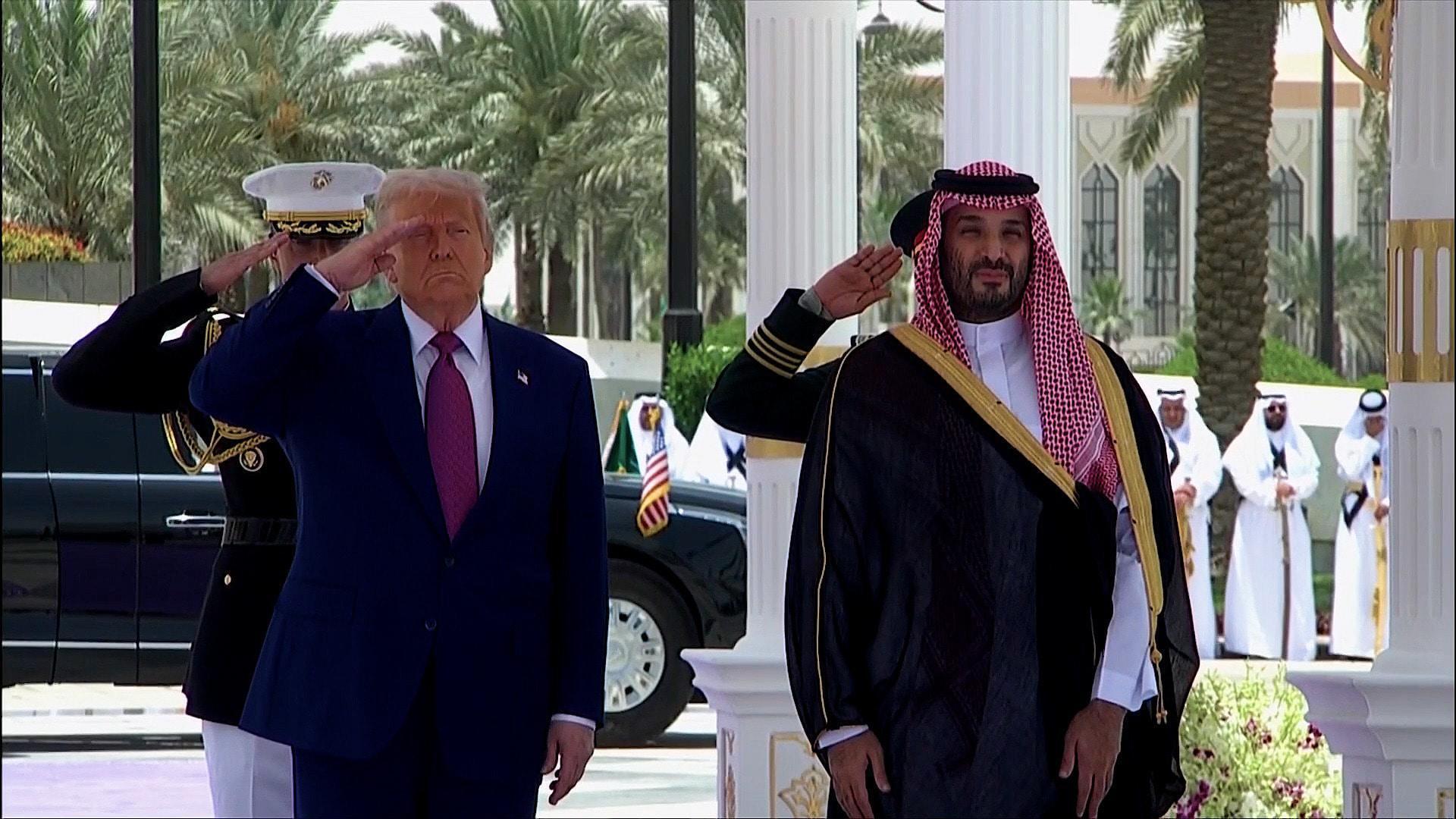US President Donald Trump arrives at Saudi Arabia's Royal Court | Video ...