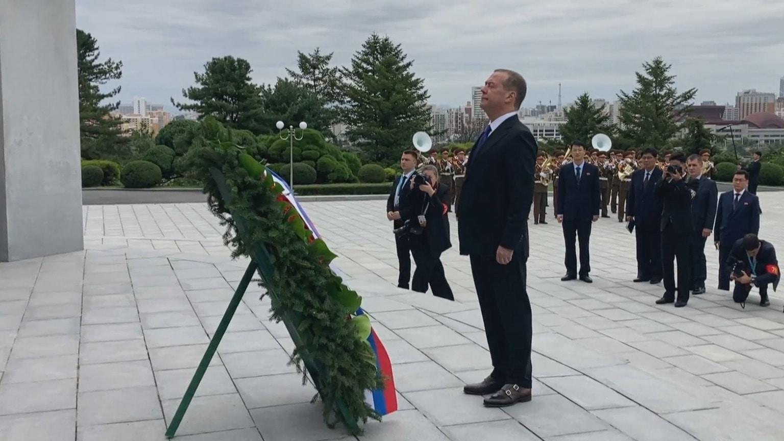 Medvedev in Pyongyang - Sec Council Dep Chair pays tribute to Red Army ...