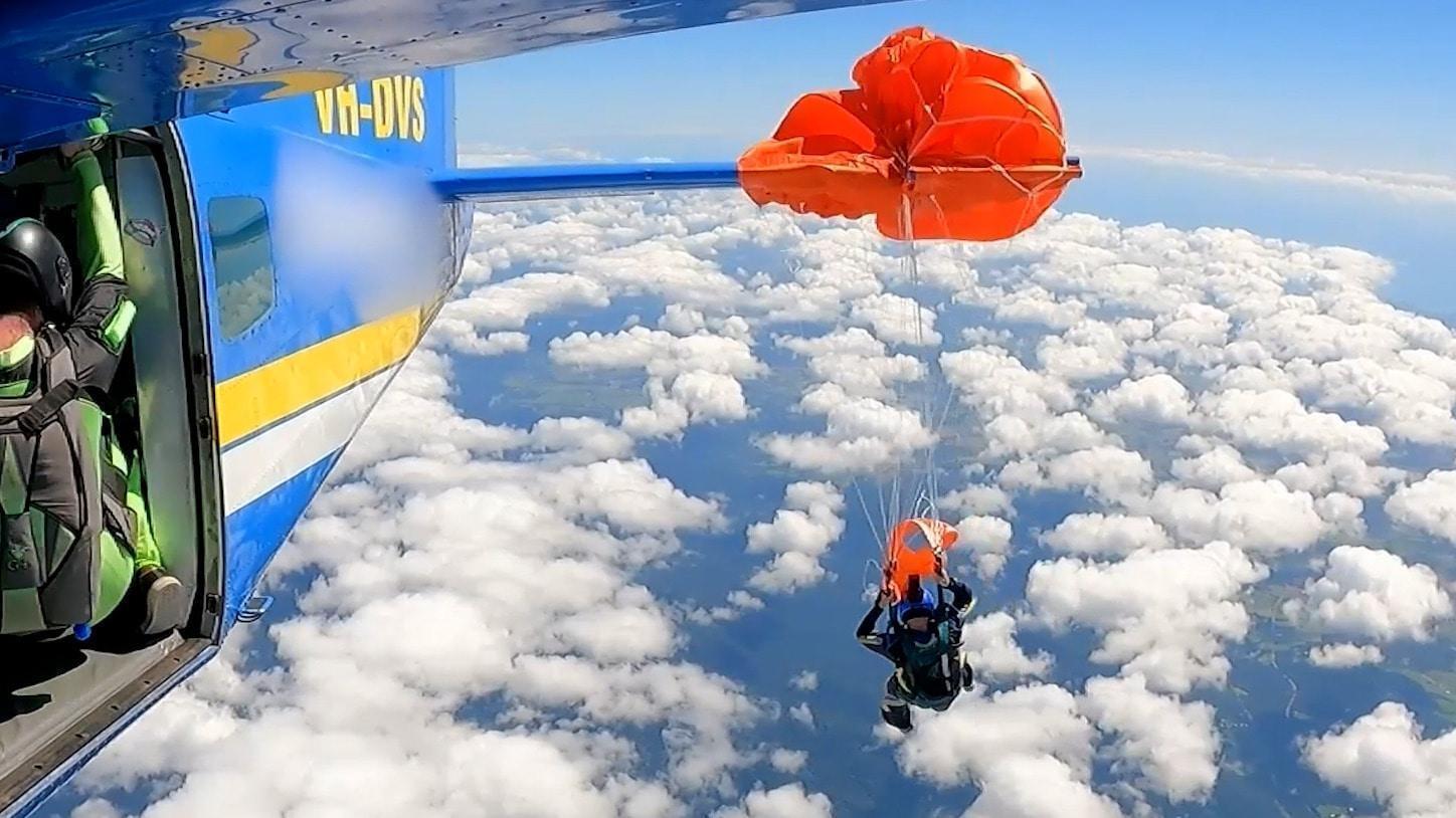 Chute happens! - Skydiving stunt turns into mid-air emergency in Far ...