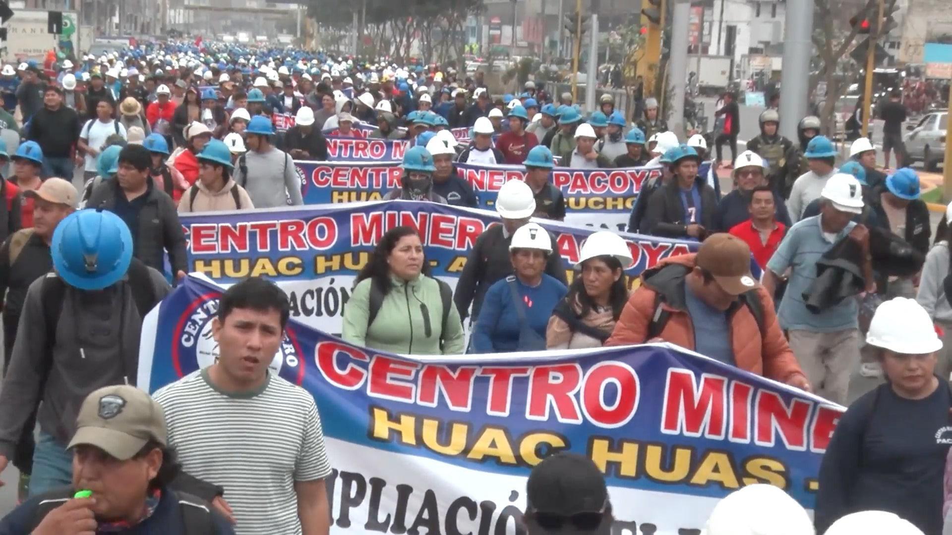 Gold miners have fought for 12 years! - Peruvian artisan workers march ...