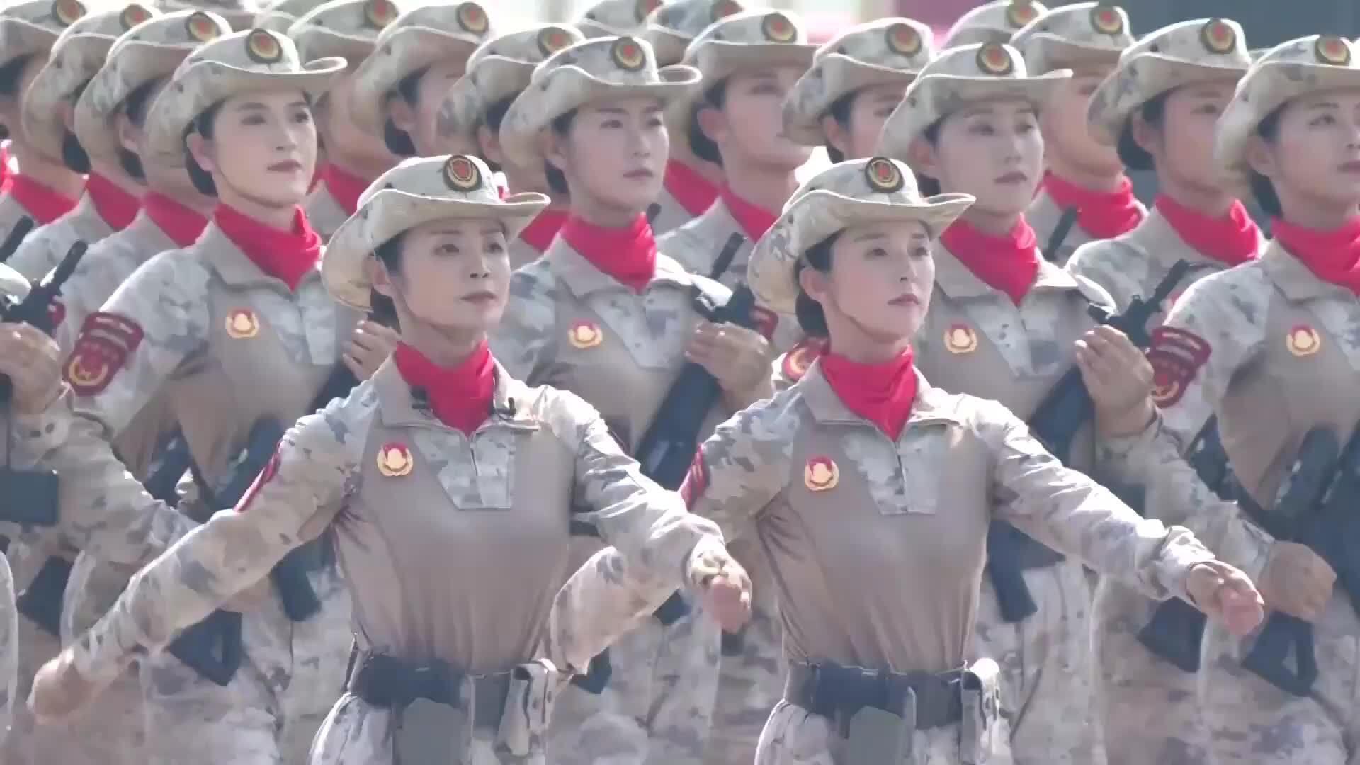 Women take the lead - Female troops on parade at iconic Victory Day ...