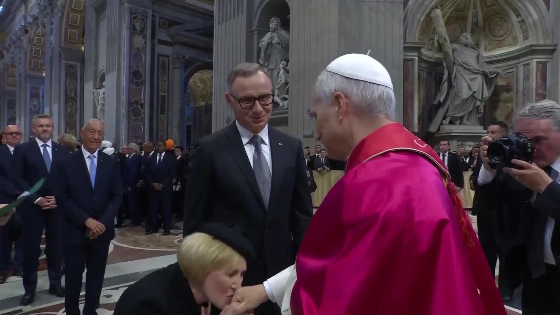 Holy handshake! World leaders greet Pope Leo XIV during inauguration ...