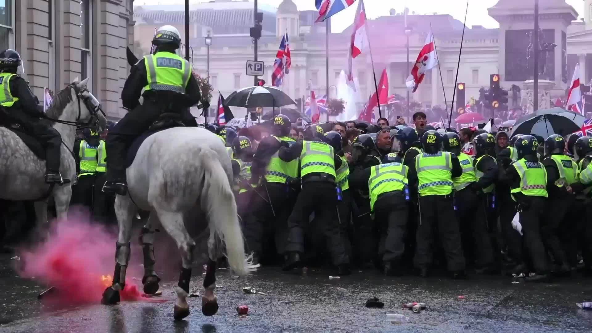 Free speech crackdown? Police clash with 'Unite the Kingdom' rally amid ...