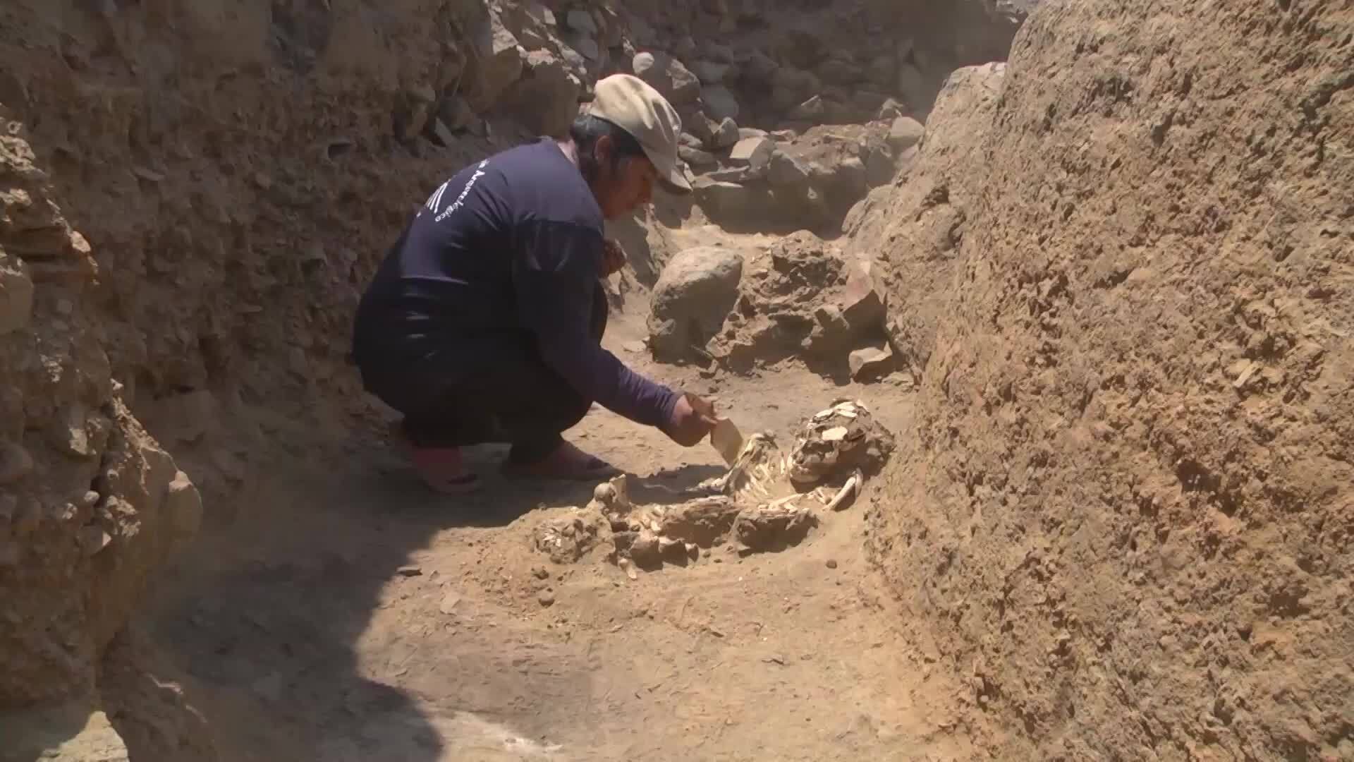 Archaeologists uncover 4,500 year old skeletons from pre-ceramic period ...