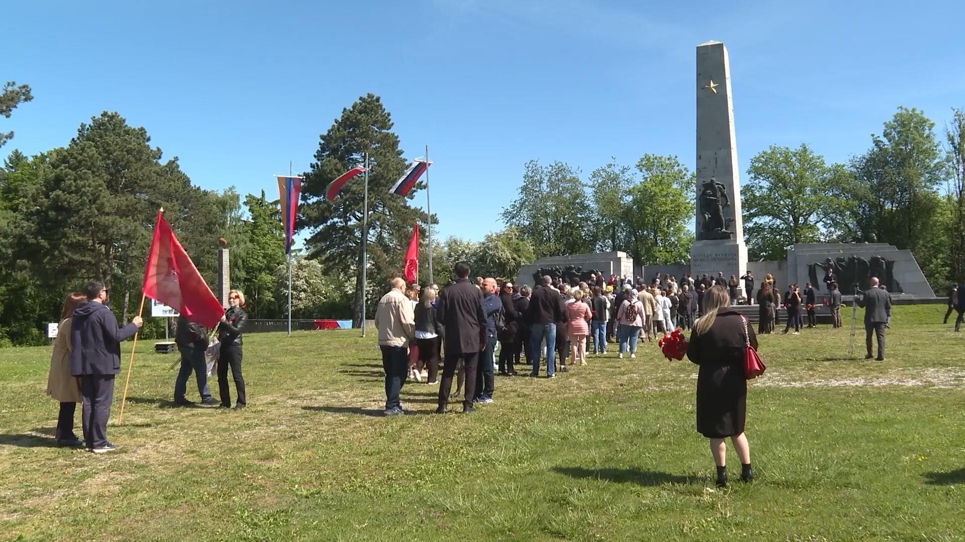 'We must not forget' - Russian community pays tribute to Soviet ...