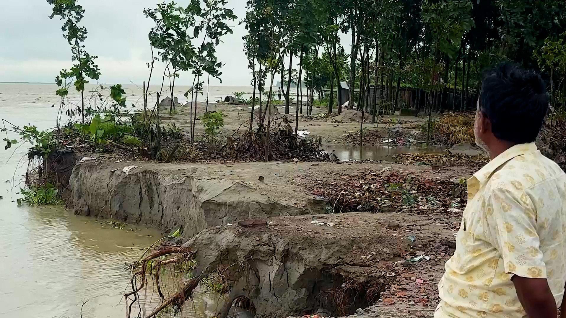 'Even graveyards were washed away!' - Overflowing Padma River wreaks ...