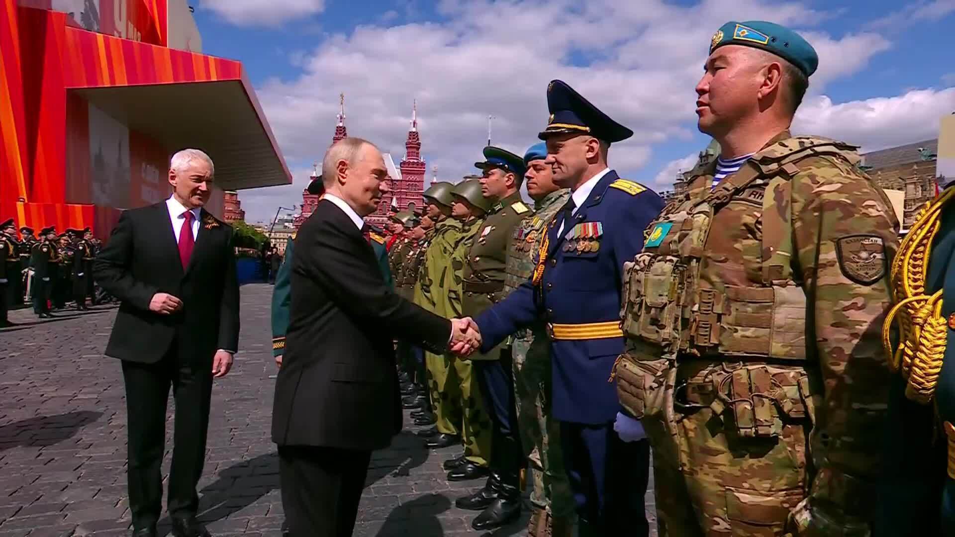 Putin welcomes foreign military commanders after Victory Day Parade ...