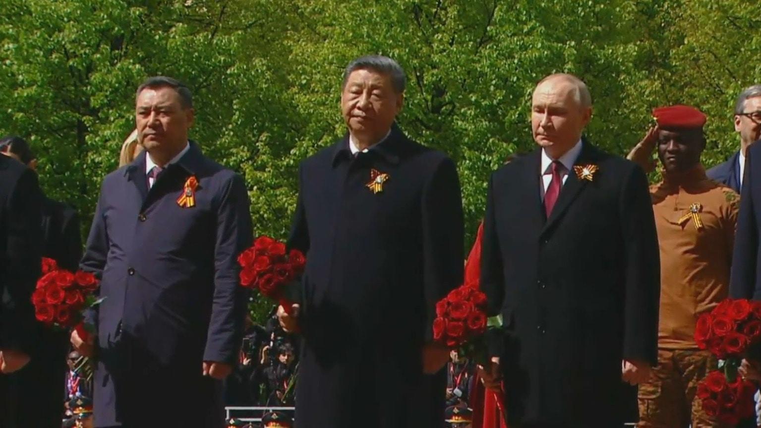 Tears for the fallen - Watch Putin, world leaders CRYING during flower ...
