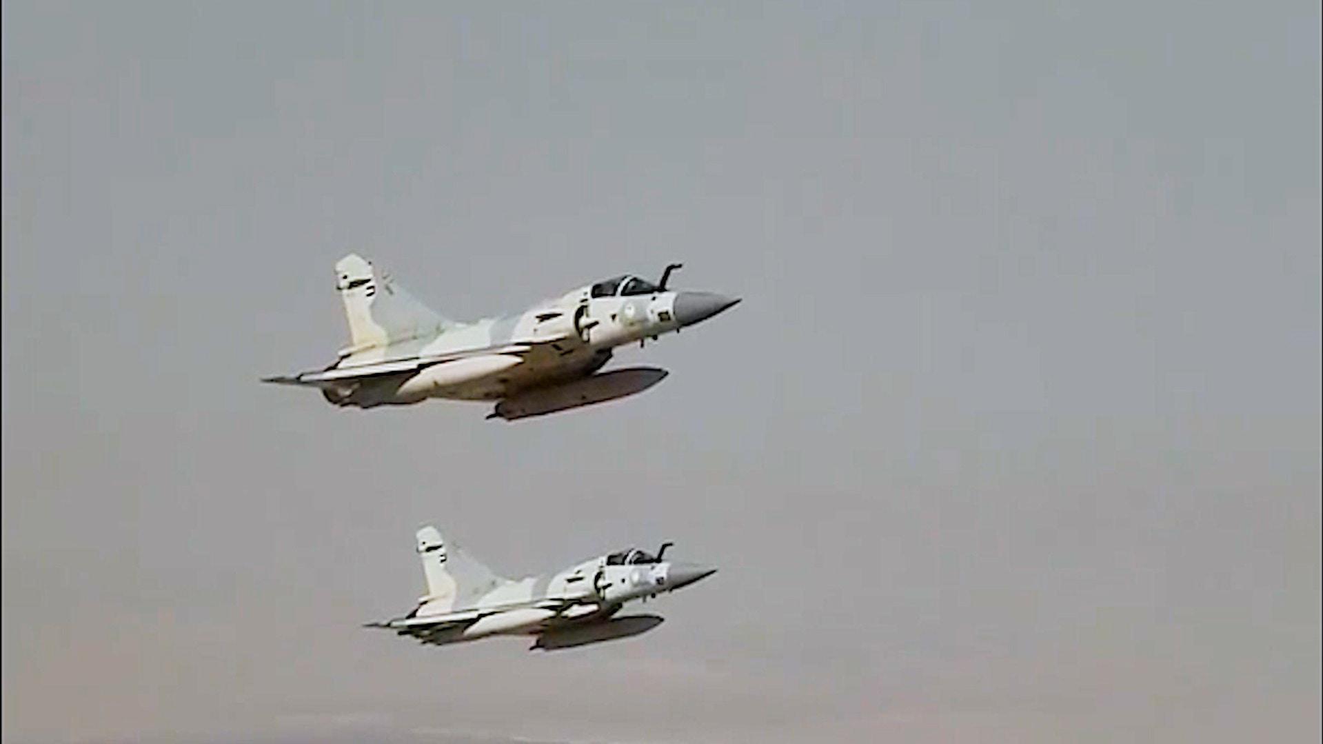 UAE fighter jets escort Air Force One as Trump arrives in Abu Dhabi ...