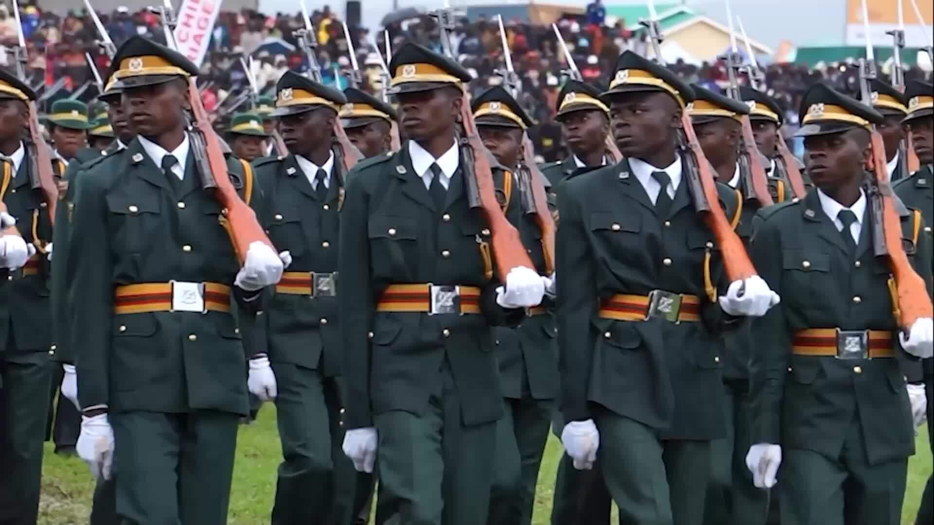 'We can look back at the past with pride' - Military parade, air show ...