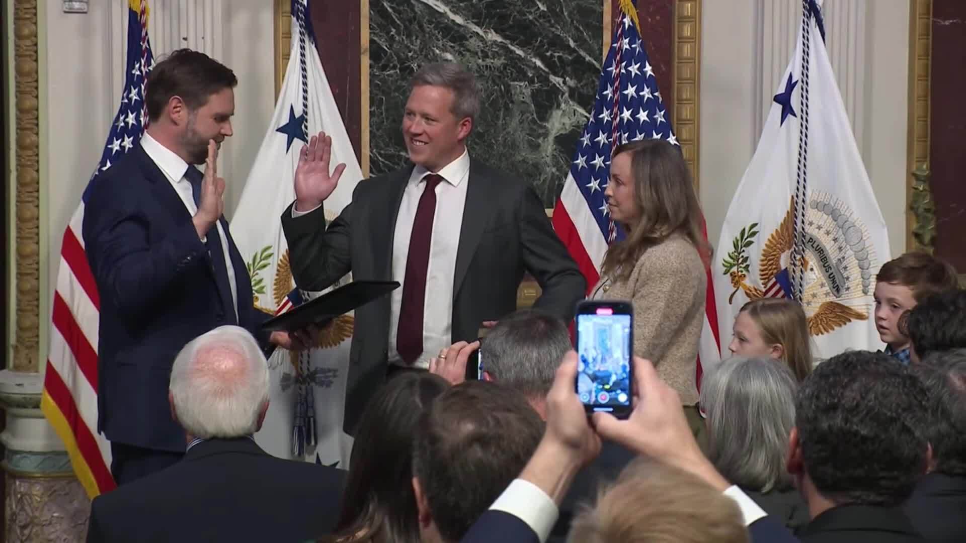 Vance swears in Daniel Driscoll as US Army secretary following Senate confirmation | Video Viory