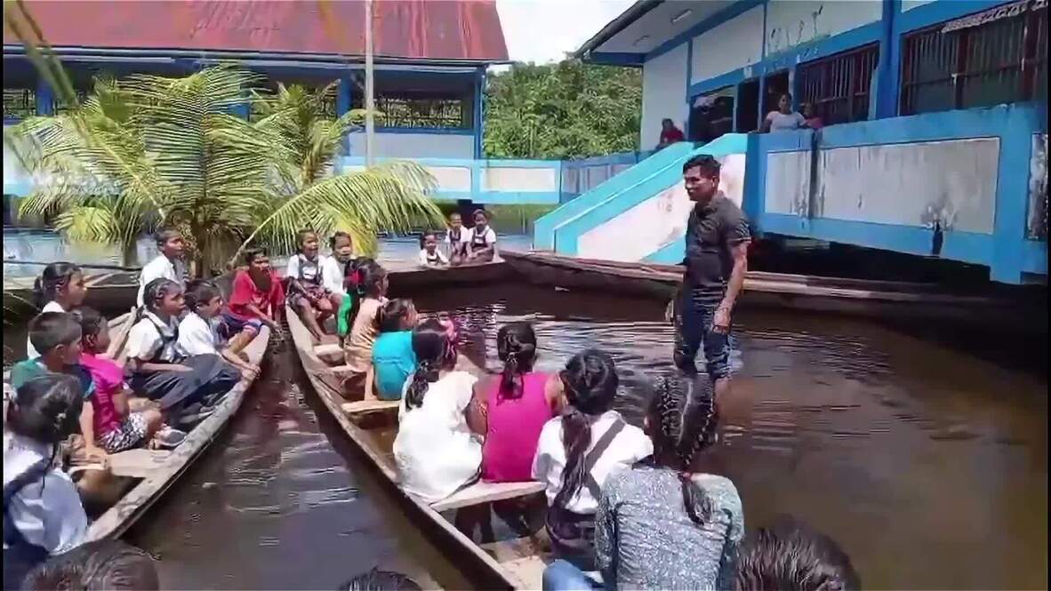 Thirst for knowledge - Students take lessons in canoes after river ...