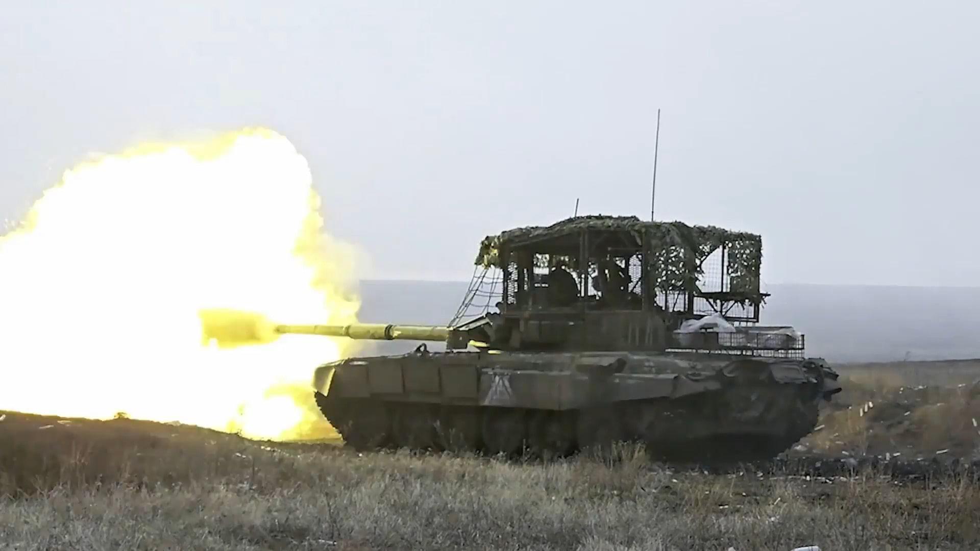 T-72B3 tank crew destroys dugout with AFU personnel in combat zone ...