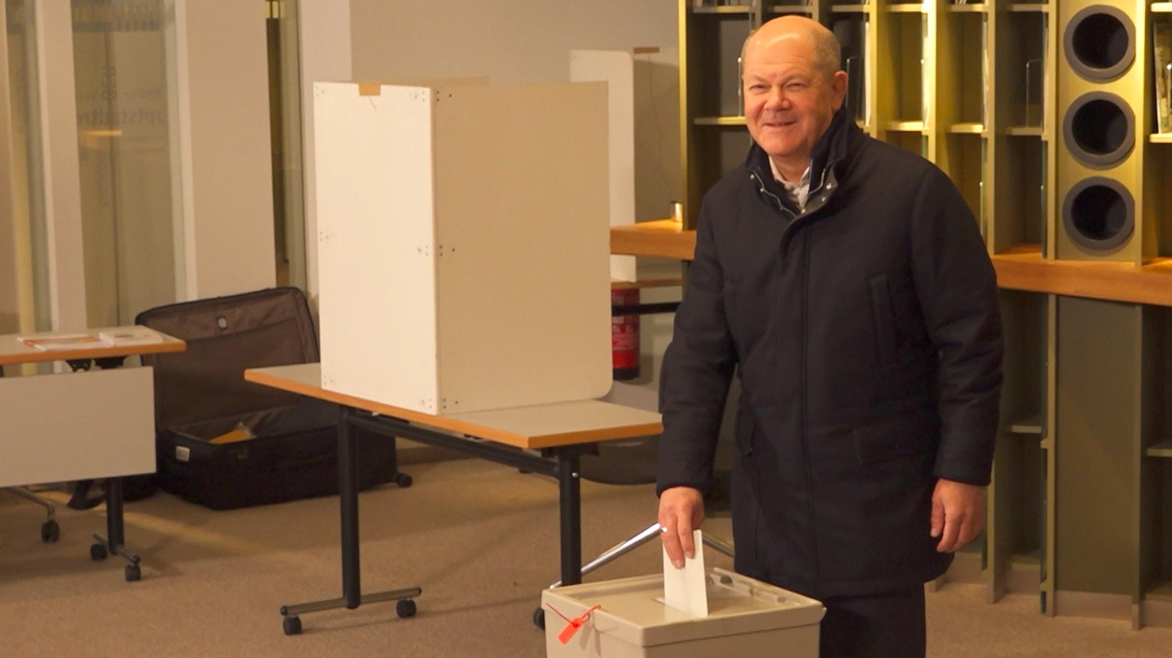 Scholz’s last stand - SPD chancellor casts vote as CDU, AfD battle it ...