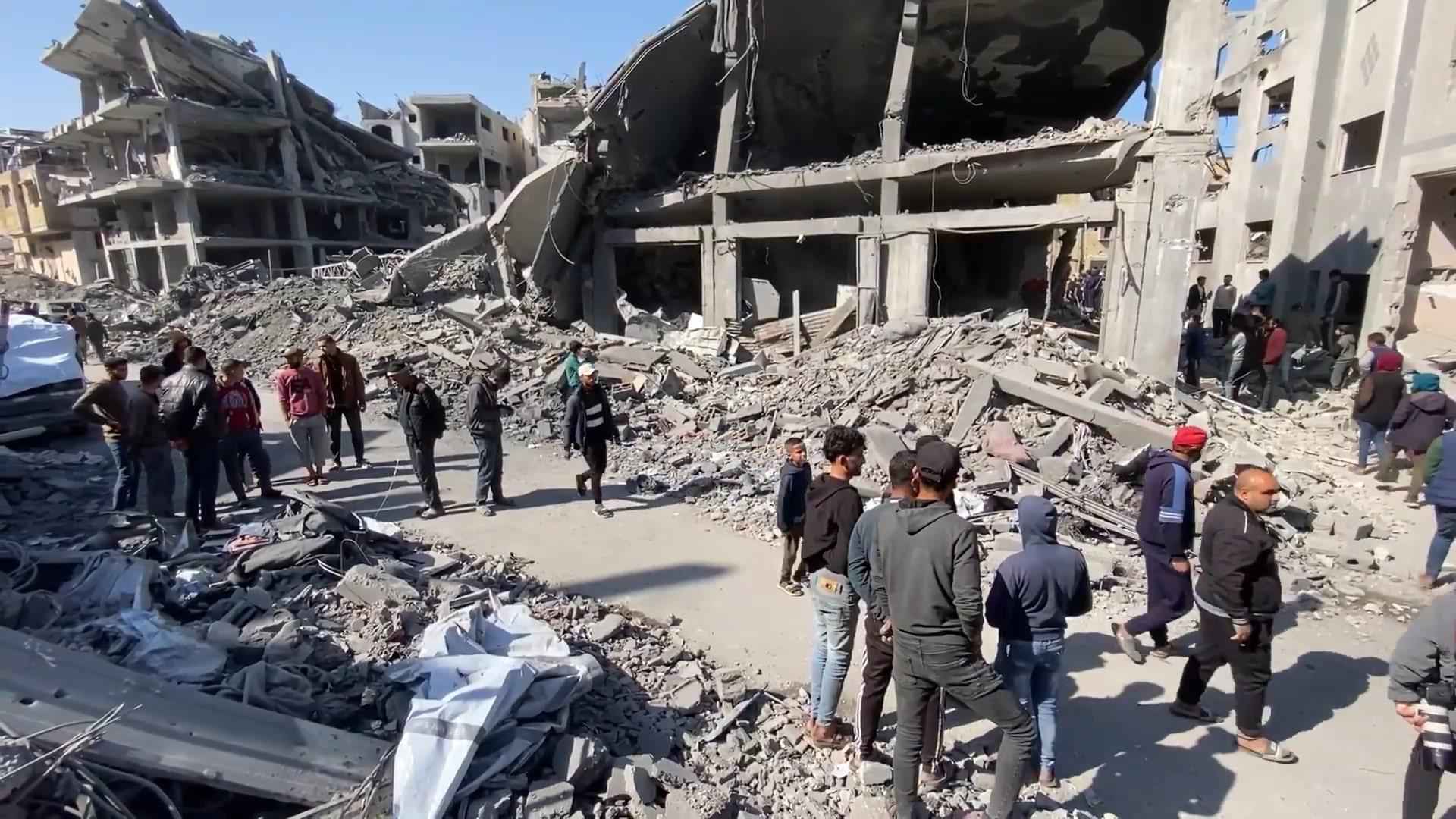 'Who will we lose tomorrow?' - Shujaiya locals search rubble for ...