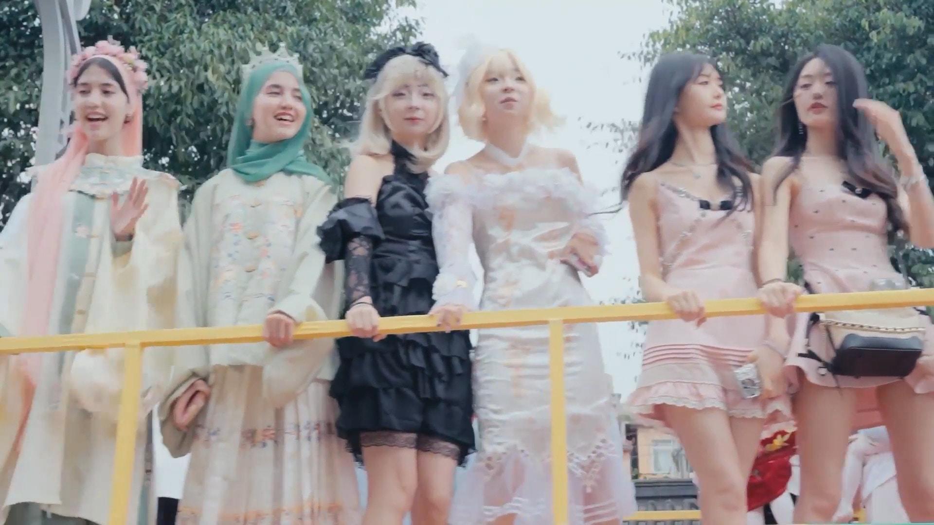 Two is better than one! - 1,000 pairs of twins join vibrant parade in ...