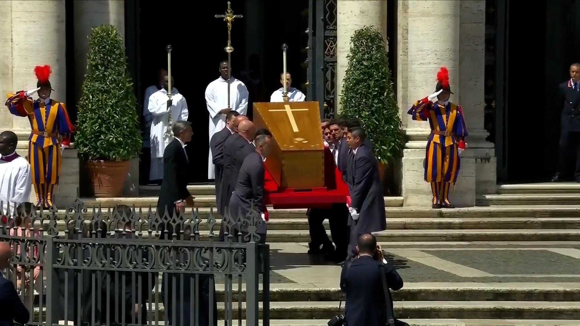 Final Farewell - Pope Francis's casket arrives at Rome's Basilica of ...