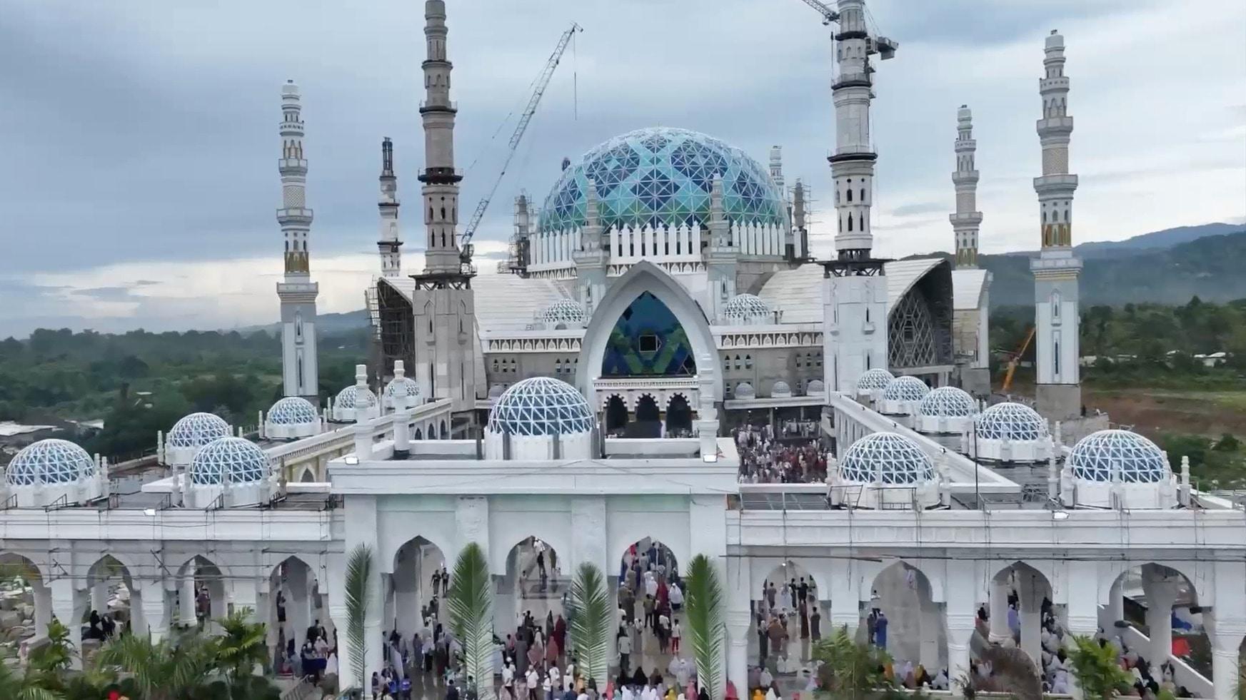 'New life in Islam' - Thousands gather for Eid al-Fitr prayers at ...