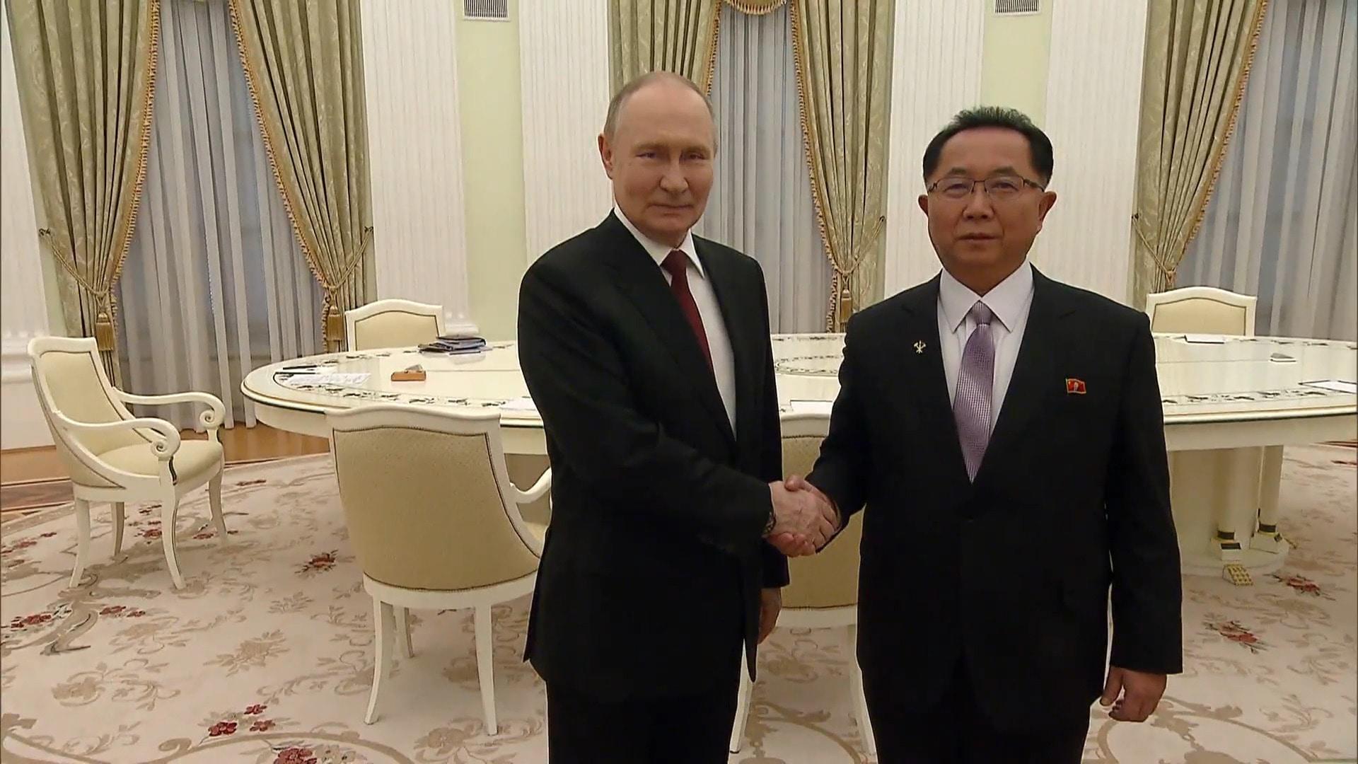 'Welcome!' - Putin meets DPRK's Politburo Member | Video Viory