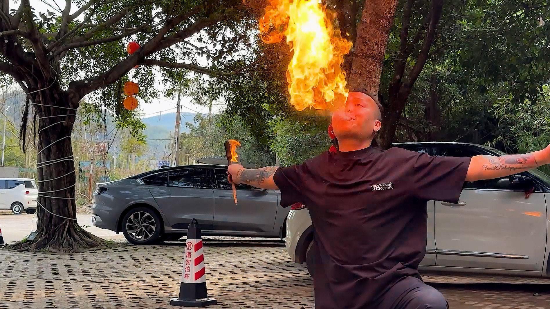 Too hot to handle! Chinese daredevil goes viral with incredible fire ...