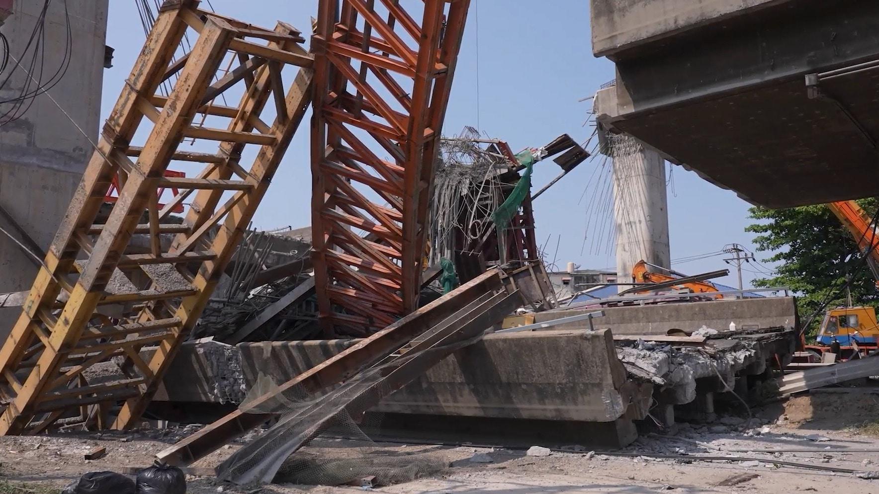 Bangkok bridge collapse - Rescuers on scene as at least seven dead, 16 ...