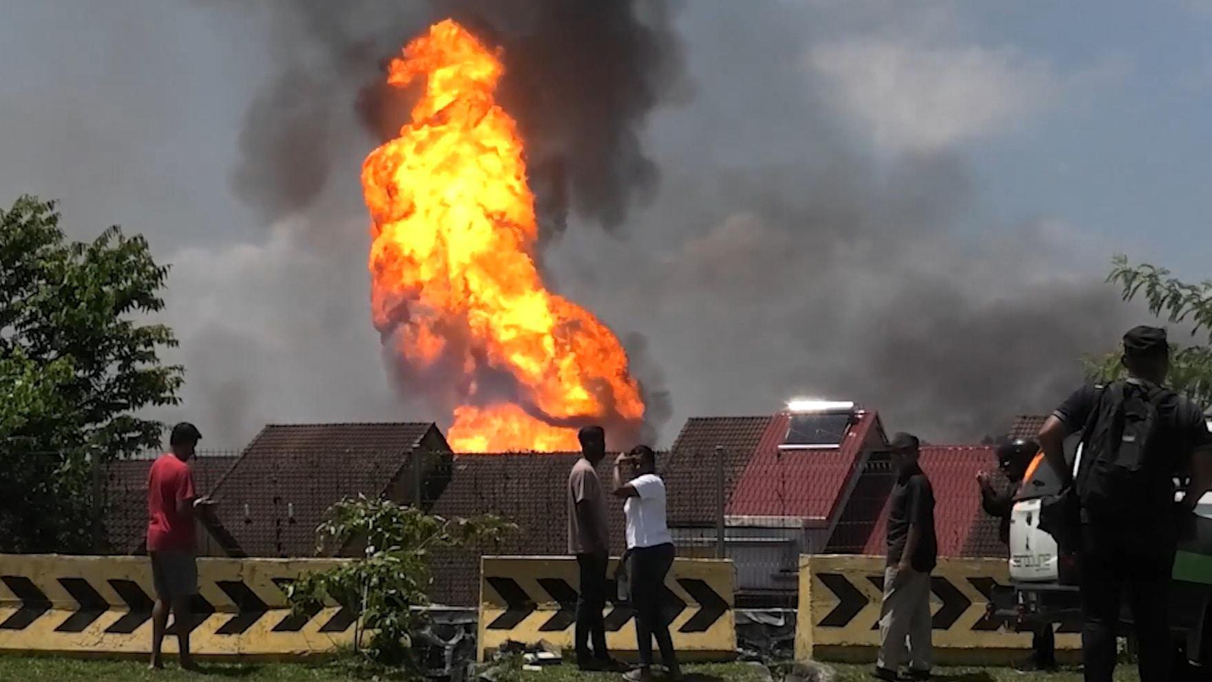 'I saw massive flames, we ran in panic' - Huge gas pipeline explosion ...