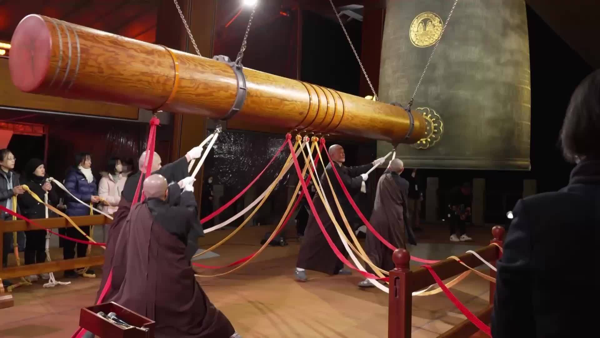 Ringing in New Year, new hopes! Monks in Taiwan strike bell 108 times ...