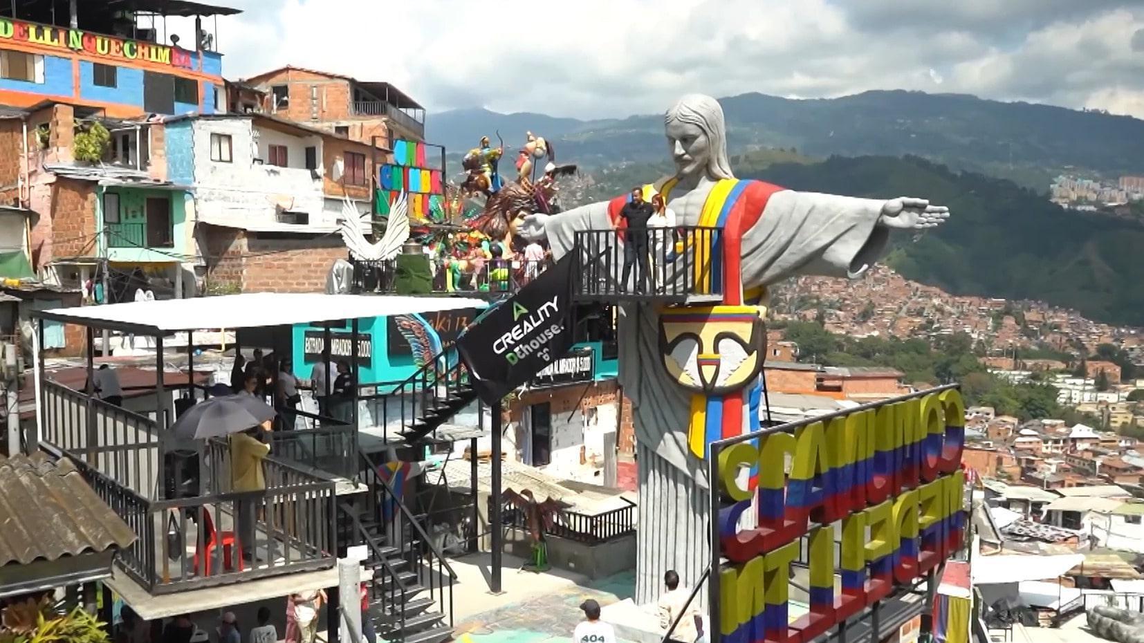 Trust in God, but also in 3D! Printed 11-metre poncho-wearing Christ ...