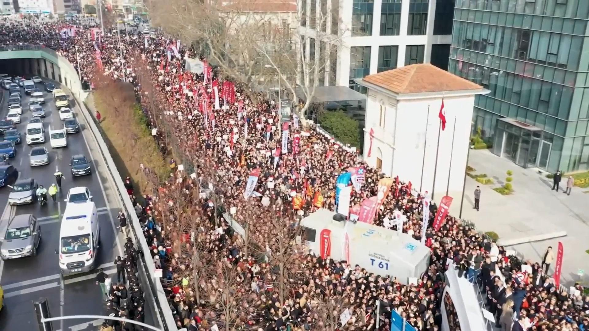 Thousands protest as Istanbul Mayor Ekrem Imamoglu faces investigation ...