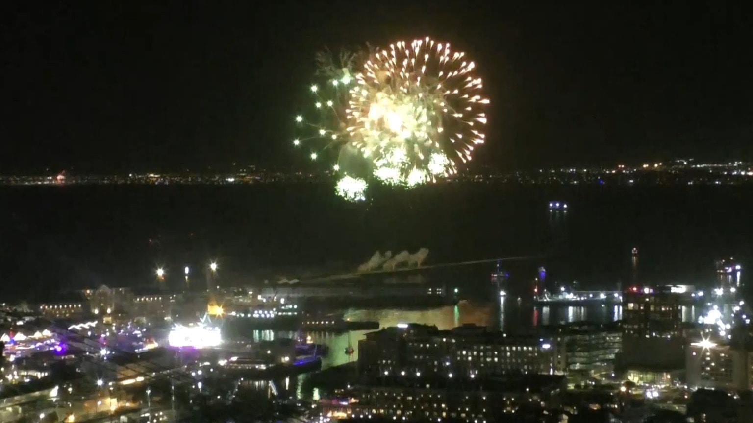 Magnificent firework show dazzles over Cape Town skyline as South ...