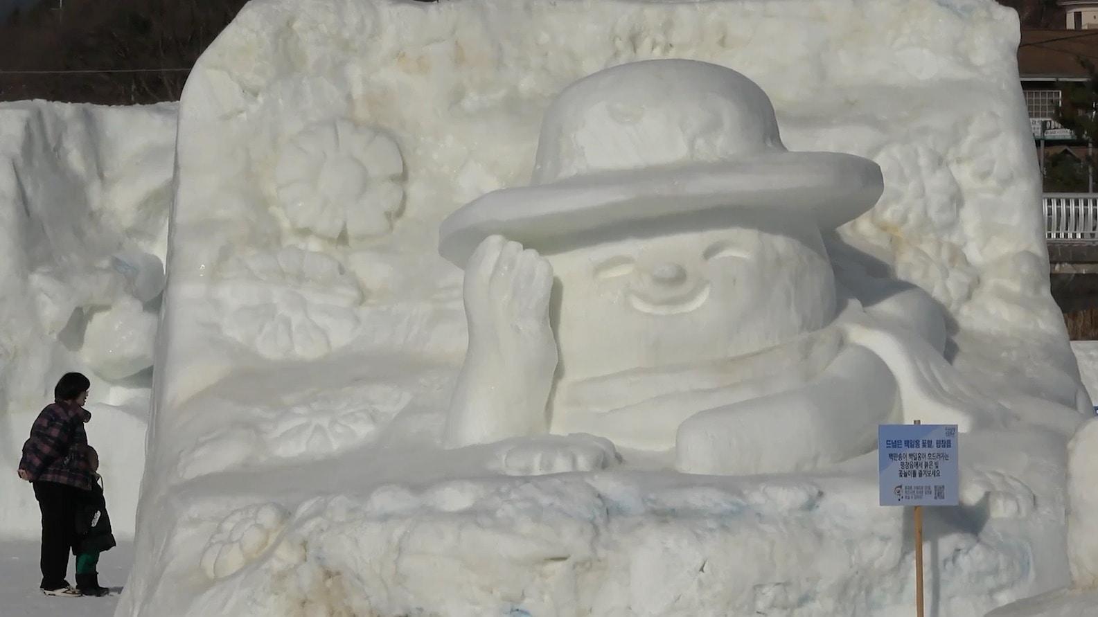 Snow worries! Hundreds chill at South Korea's Daegwallyeong Snow ...