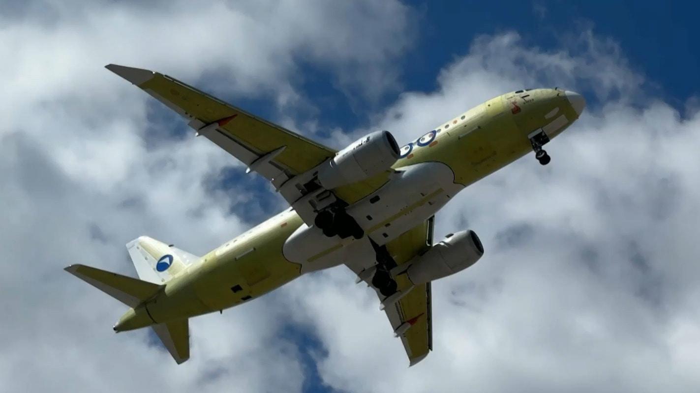 'Historic' - Russia's SJ-100 aircraft with 'not a single foreign-made ...