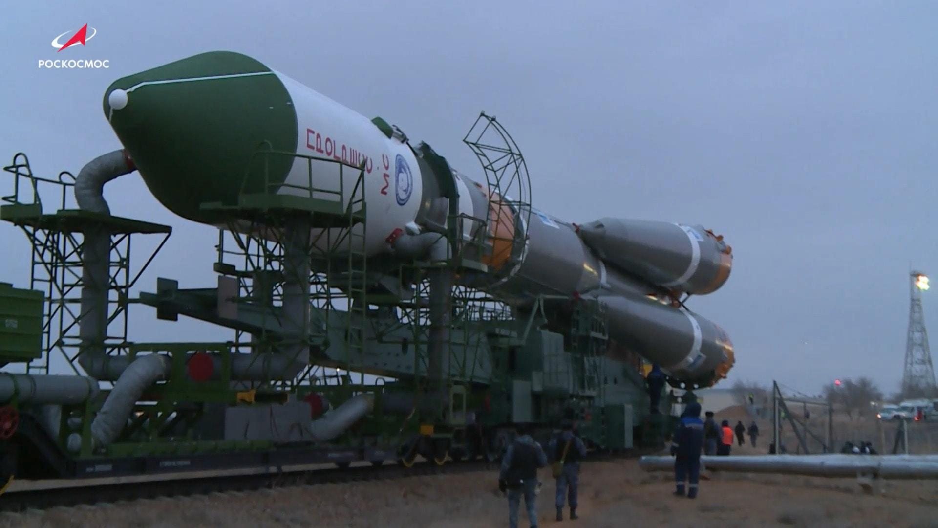 Ready for liftoff! Roscosmos moves Soyuz-2.1a rocket with Progress MS ...