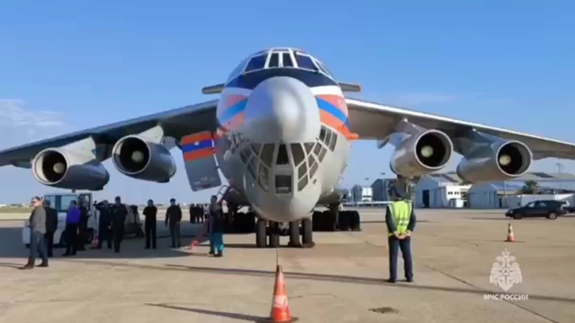 Russian relief flight - EMERCOM delivers 20 tonnes of medicine, medical ...
