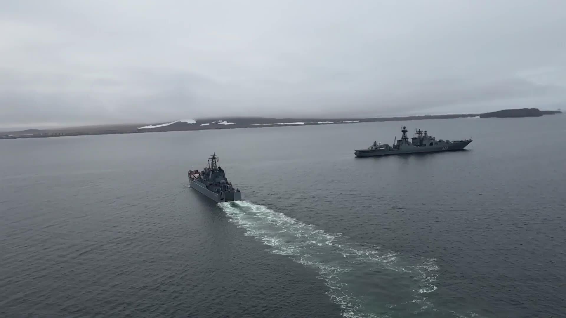 Russia's Northern Fleet aviation and warships practise combat missions ...